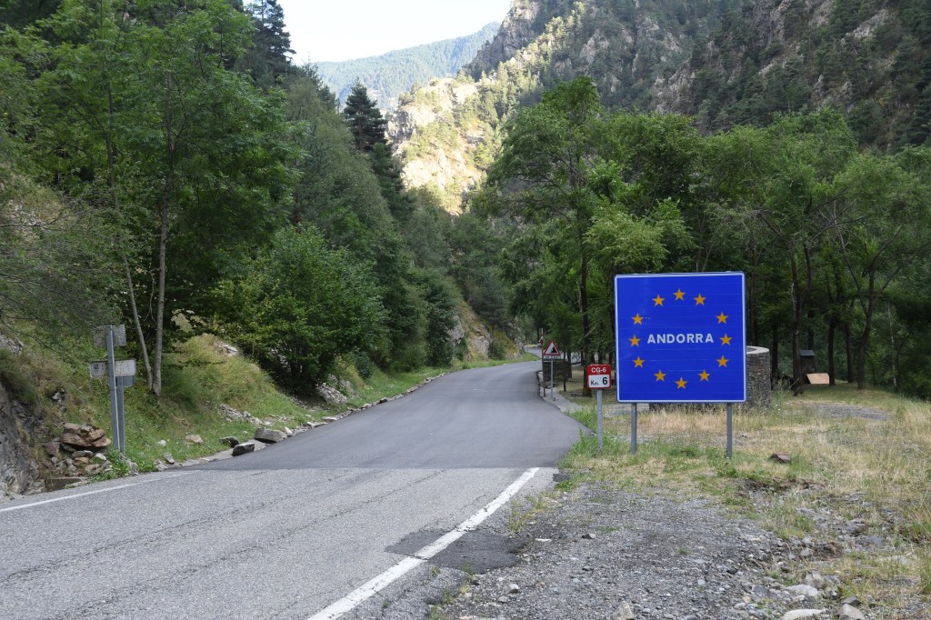 Enclaves and Exclaves – Barry's Borderpoints