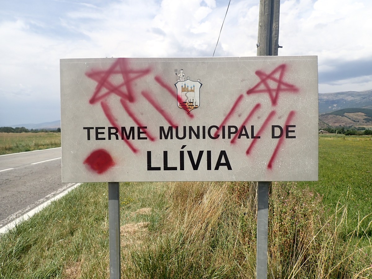 Llivia – a Spanish enclave – Barry's Borderpoints