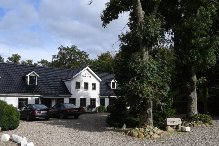 Enclaves and Exclaves – Barry's Borderpoints